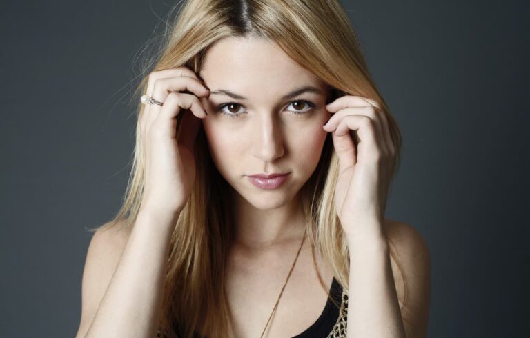 Alona Tal Height, Weight, Age, Net Worth, Body Measurements - UberGossip